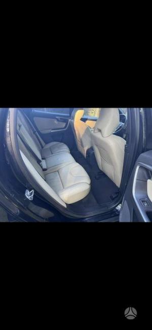 Black Volvo XC60 2015 in Vilnius, with an engine capacity of 2.40 L and mileage of 314 thousand km for 12890 €, photo 17 on AUTOMOTO.COM.LV