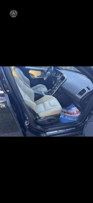 Black Volvo XC60 2015 in Vilnius, with an engine capacity of 2.40 L and mileage of 314 thousand km for 12890 €, photo 18 on AUTOMOTO.COM.LV
