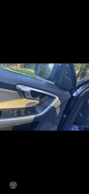 Black Volvo XC60 2015 in Vilnius, with an engine capacity of 2.40 L and mileage of 314 thousand km for 12890 €, photo 20 on AUTOMOTO.COM.LV