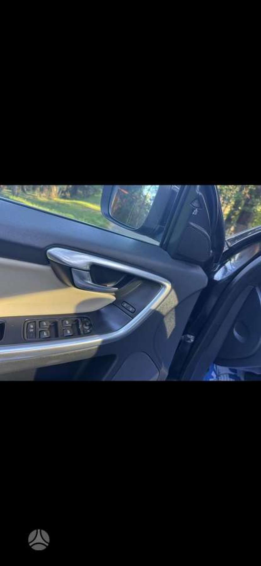 Black Volvo XC60 2015 in Vilnius, with an engine capacity of 2.40 L and mileage of 314 thousand km for 12890 €, photo 20 on AUTOMOTO.COM.LV