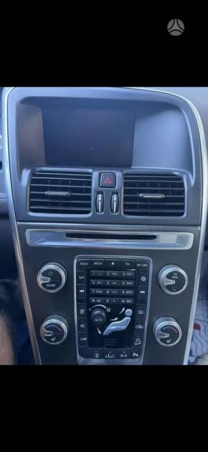 Black Volvo XC60 2015 in Vilnius, with an engine capacity of 2.40 L and mileage of 314 thousand km for 12890 €, photo 21 on AUTOMOTO.COM.LV
