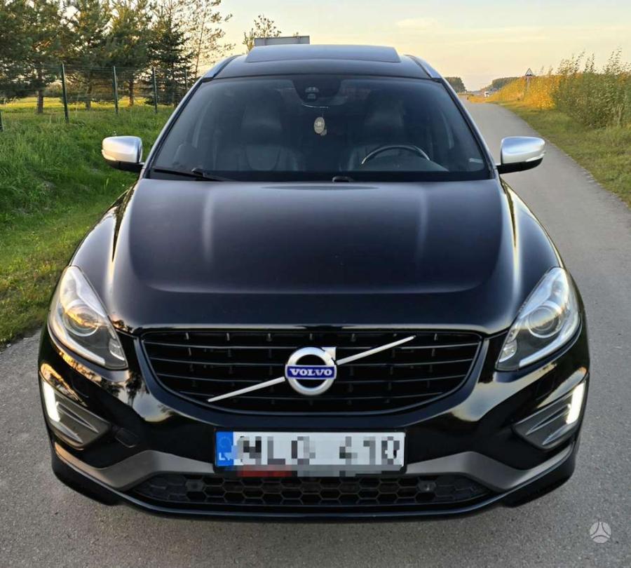 Black Volvo XC60 2015 in Siauliai, with an engine capacity of 1.98 L and mileage of 295 thousand km for 8950 €, photo 4 on AUTOMOTO.COM.LV