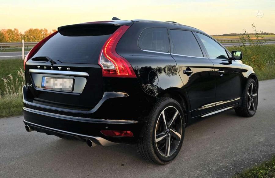 Black Volvo XC60 2015 in Siauliai, with an engine capacity of 1.98 L and mileage of 295 thousand km for 8950 €, photo 5 on AUTOMOTO.COM.LV