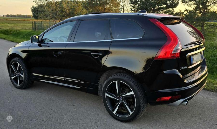 Black Volvo XC60 2015 in Siauliai, with an engine capacity of 1.98 L and mileage of 295 thousand km for 8950 €, photo 6 on AUTOMOTO.COM.LV