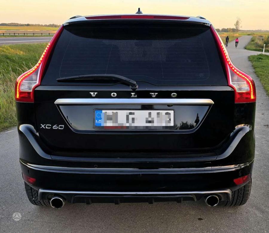 Black Volvo XC60 2015 in Siauliai, with an engine capacity of 1.98 L and mileage of 295 thousand km for 8950 €, photo 7 on AUTOMOTO.COM.LV