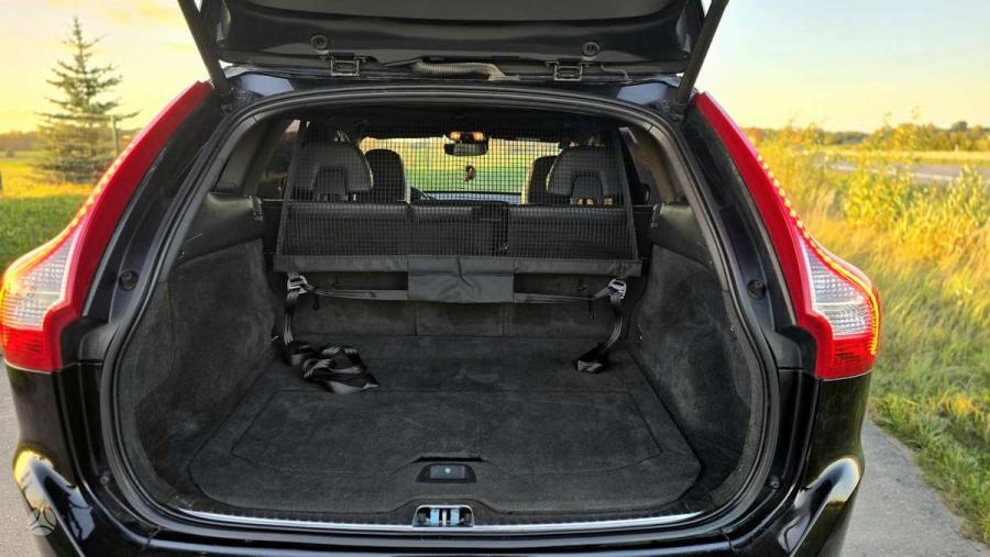 Black Volvo XC60 2015 in Siauliai, with an engine capacity of 1.98 L and mileage of 295 thousand km for 8950 €, photo 13 on AUTOMOTO.COM.LV