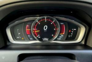 Black Volvo XC60 2015 in Utena, with an engine capacity of 2.40 L and mileage of 250 thousand km for 13750 €, photo 3 on AUTOMOTO.COM.LV