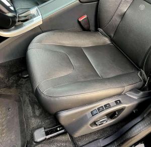 Black Volvo XC60 2015 in Utena, with an engine capacity of 2.40 L and mileage of 250 thousand km for 13750 €, photo 15 on AUTOMOTO.COM.LV