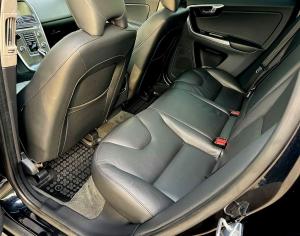 Black Volvo XC60 2015 in Utena, with an engine capacity of 2.40 L and mileage of 250 thousand km for 13750 €, photo 24 on AUTOMOTO.COM.LV