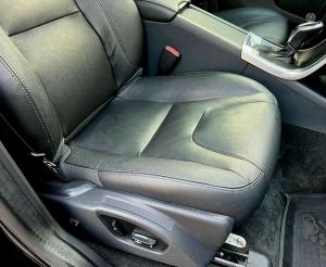 Black Volvo XC60 2015 in Utena, with an engine capacity of 2.40 L and mileage of 250 thousand km for 13750 €, photo 26 on AUTOMOTO.COM.LV