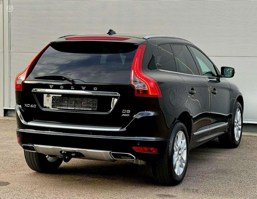 Black Volvo XC60 2015 in Utena, with an engine capacity of 2.40 L and mileage of 250 thousand km for 13750 €, photo 29 on AUTOMOTO.COM.LV