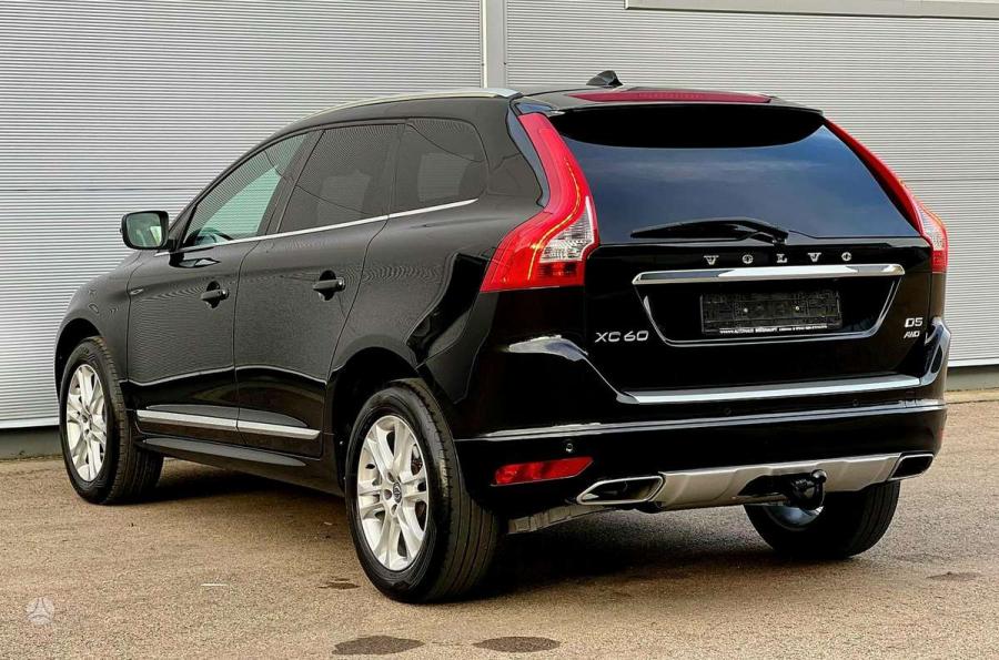Black Volvo XC60 2015 in Utena, with an engine capacity of 2.40 L and mileage of 250 thousand km for 13750 €, photo 32 on AUTOMOTO.COM.LV