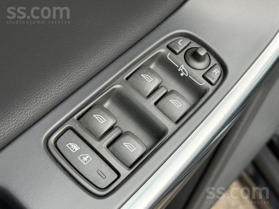 Melns Volvo XC60 2015 Rīga, ar dzinēja tilpumu 2.40 L un nobraukumu 152 tūkst. km par 15990 €, foto 7 vietnē AUTOMOTO.COM.LV