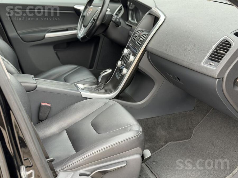 Melns Volvo XC60 2015 Rīga, ar dzinēja tilpumu 2.40 L un nobraukumu 152 tūkst. km par 15990 €, foto 16 vietnē AUTOMOTO.COM.LV
