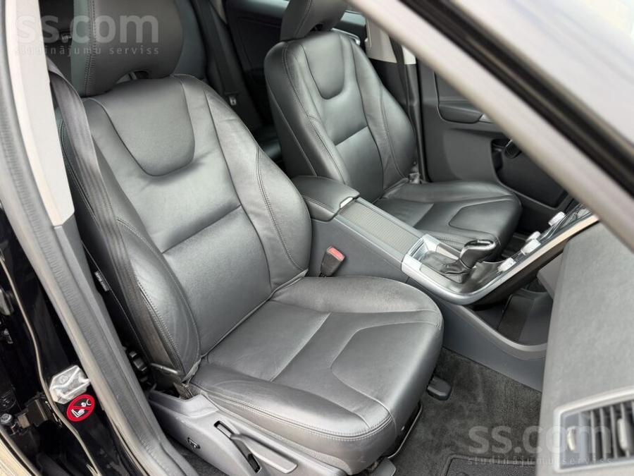 Melns Volvo XC60 2015 Rīga, ar dzinēja tilpumu 2.40 L un nobraukumu 152 tūkst. km par 15990 €, foto 18 vietnē AUTOMOTO.COM.LV