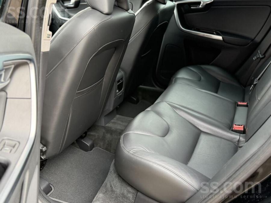 Melns Volvo XC60 2015 Rīga, ar dzinēja tilpumu 2.40 L un nobraukumu 152 tūkst. km par 15990 €, foto 19 vietnē AUTOMOTO.COM.LV