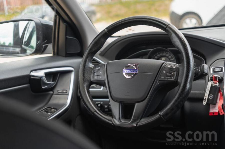 Melns Volvo XC60 2016 Rīga, ar dzinēja tilpumu 2.00 L un nobraukumu 0 tūkst. km par 17970 €, foto 13 vietnē AUTOMOTO.COM.LV