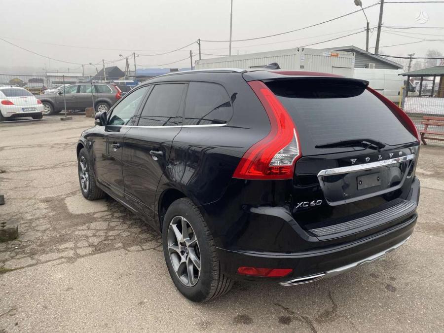 Black Volvo XC60 2016 in Kaunas, with an engine capacity of 1.98 L and mileage of 161 thousand km for 14400 €, photo 5 on AUTOMOTO.COM.LV