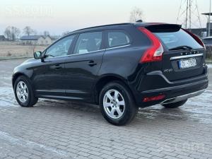 Black Volvo XC60 2016 in Talsi, with an engine capacity of 2.40 L and mileage of 189 thousand km for 14970 €, photo 4 on AUTOMOTO.COM.LV