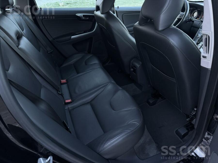 Black Volvo XC60 2016 in Talsi, with an engine capacity of 2.40 L and mileage of 189 thousand km for 14970 €, photo 19 on AUTOMOTO.COM.LV