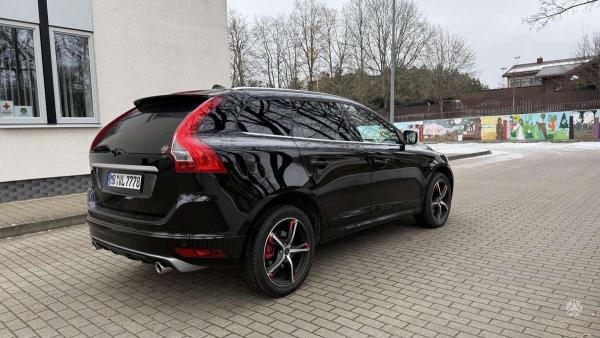 Black Volvo XC60 2016 in Jurbarkas, with an engine capacity of 2.40 L and mileage of 174 thousand km for 15300 €, photo 6 on AUTOMOTO.COM.LV