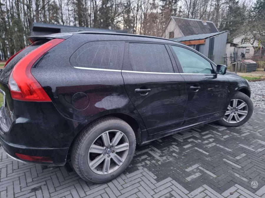Melns Volvo XC60 2016 Kauņa, ar dzinēja tilpumu 1.97 L un nobraukumu 175 tūkst. km par 13200 €, foto 5 vietnē AUTOMOTO.COM.LV