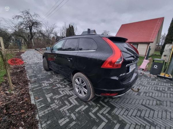Black Volvo XC60 2016 in Kaunas, with an engine capacity of 1.97 L and mileage of 175 thousand km for 13200 €, photo 6 on AUTOMOTO.COM.LV