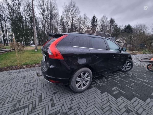 Black Volvo XC60 2016 in Kaunas, with an engine capacity of 1.97 L and mileage of 175 thousand km for 13200 €, photo 7 on AUTOMOTO.COM.LV