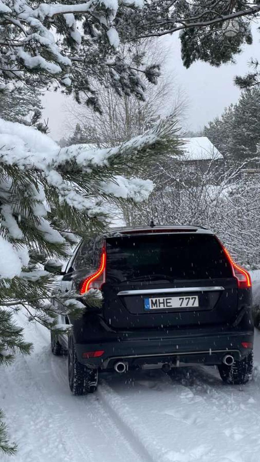 Черный Вольво ХС60 2016 в Вильнюс, объемом двигателя 2.00 л и пробегом 315 тыс. км за 11500 €, фото 1 на AUTOMOTO.COM.LV