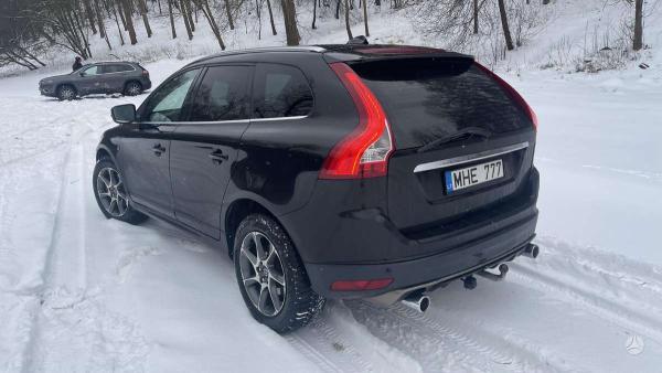 Black Volvo XC60 2016 in Vilnius, with an engine capacity of 2.00 L and mileage of 315 thousand km for 11500 €, photo 5 on AUTOMOTO.COM.LV
