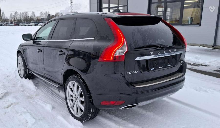 Melns Volvo XC60 2016 Panevēža, ar dzinēja tilpumu 2.40 L un nobraukumu 270 tūkst. km par 12400 €, foto 3 vietnē AUTOMOTO.COM.LV