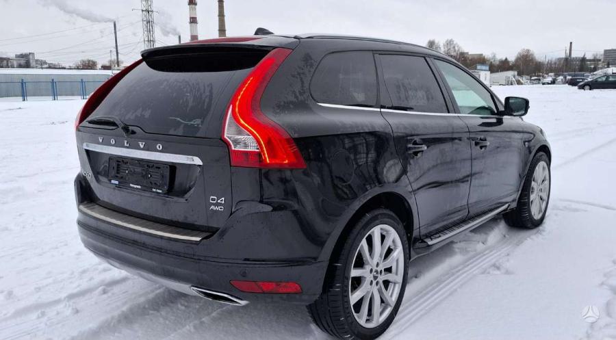 Melns Volvo XC60 2016 Panevēža, ar dzinēja tilpumu 2.40 L un nobraukumu 270 tūkst. km par 12400 €, foto 4 vietnē AUTOMOTO.COM.LV