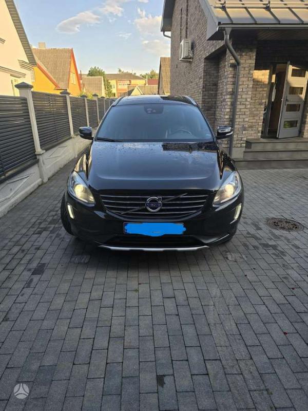 Black Volvo XC60 2016 in Taurage, with an engine capacity of 2.40 L and mileage of 120 thousand km for 14300 €, photo 1 on AUTOMOTO.COM.LV