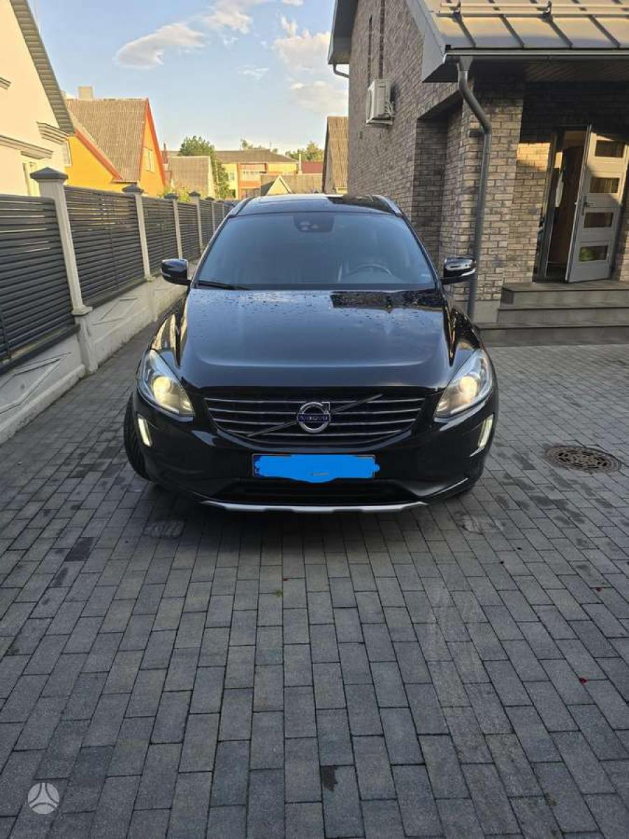 Black Volvo XC60 2016 in Taurage, with an engine capacity of 2.40 L and mileage of 120 thousand km for 14300 €, photo 1 on AUTOMOTO.COM.LV
