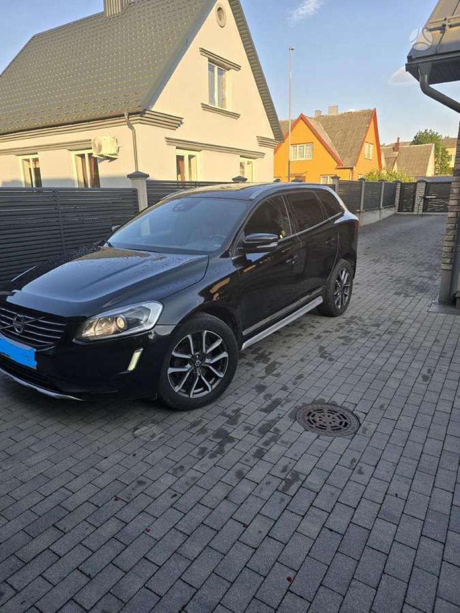 Black Volvo XC60 2016 in Taurage, with an engine capacity of 2.40 L and mileage of 120 thousand km for 14300 €, photo 2 on AUTOMOTO.COM.LV