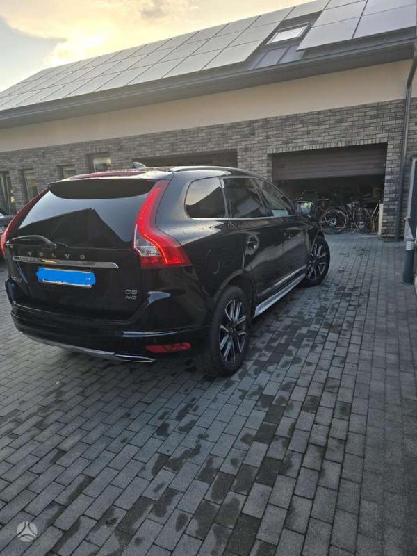 Black Volvo XC60 2016 in Taurage, with an engine capacity of 2.40 L and mileage of 120 thousand km for 14300 €, photo 4 on AUTOMOTO.COM.LV