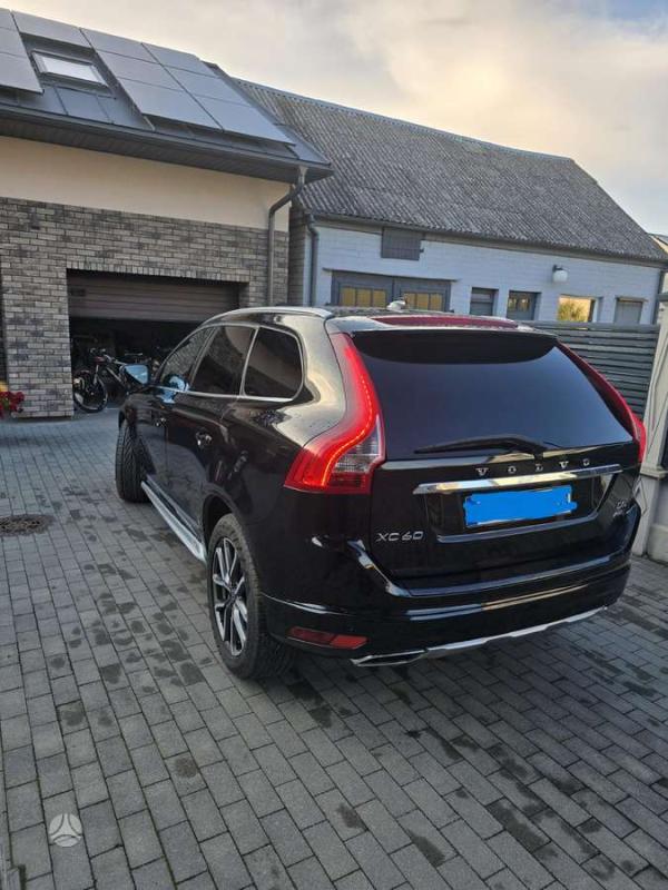 Black Volvo XC60 2016 in Taurage, with an engine capacity of 2.40 L and mileage of 120 thousand km for 14300 €, photo 5 on AUTOMOTO.COM.LV