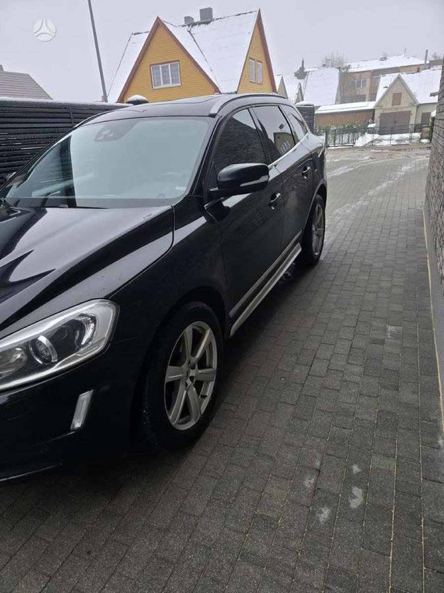 Black Volvo XC60 2016 in Taurage, with an engine capacity of 2.40 L and mileage of 120 thousand km for 14300 €, photo 10 on AUTOMOTO.COM.LV