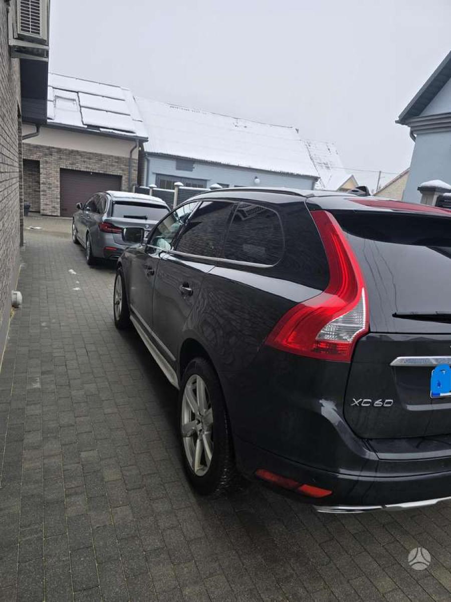 Black Volvo XC60 2016 in Taurage, with an engine capacity of 2.40 L and mileage of 120 thousand km for 14300 €, photo 13 on AUTOMOTO.COM.LV