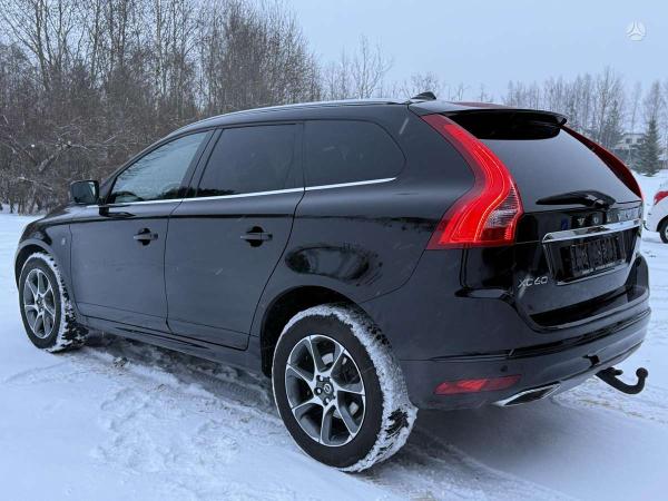 Black Volvo XC60 2016 in Utena, with an engine capacity of 1.97 L and mileage of 235 thousand km for 11750 €, photo 5 on AUTOMOTO.COM.LV