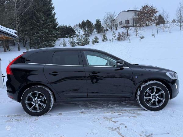 Black Volvo XC60 2016 in Utena, with an engine capacity of 1.97 L and mileage of 235 thousand km for 11750 €, photo 7 on AUTOMOTO.COM.LV