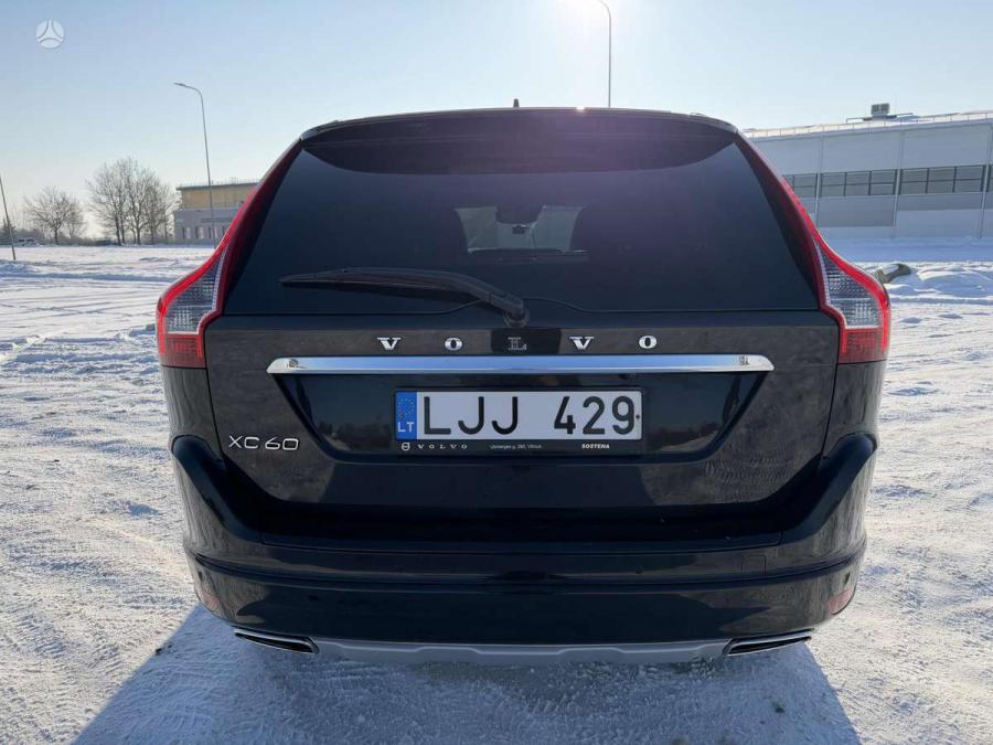Black Volvo XC60 2016 in Kaunas, with an engine capacity of 2.00 L and mileage of 273 thousand km for 13990 €, photo 6 on AUTOMOTO.COM.LV