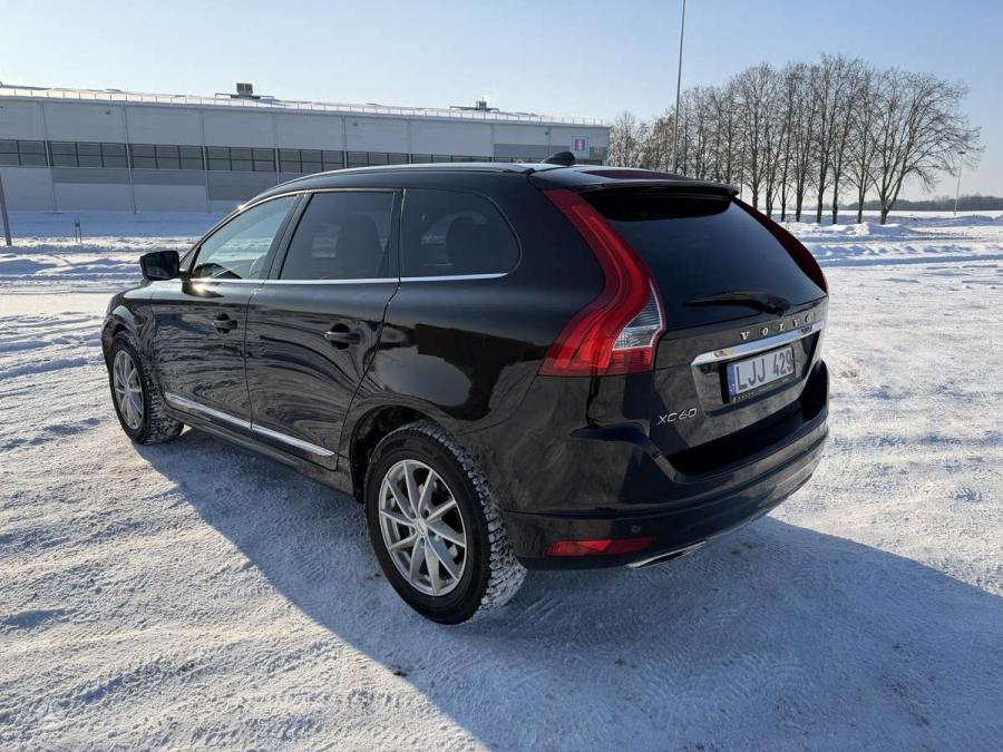 Black Volvo XC60 2016 in Kaunas, with an engine capacity of 2.00 L and mileage of 273 thousand km for 13990 €, photo 7 on AUTOMOTO.COM.LV