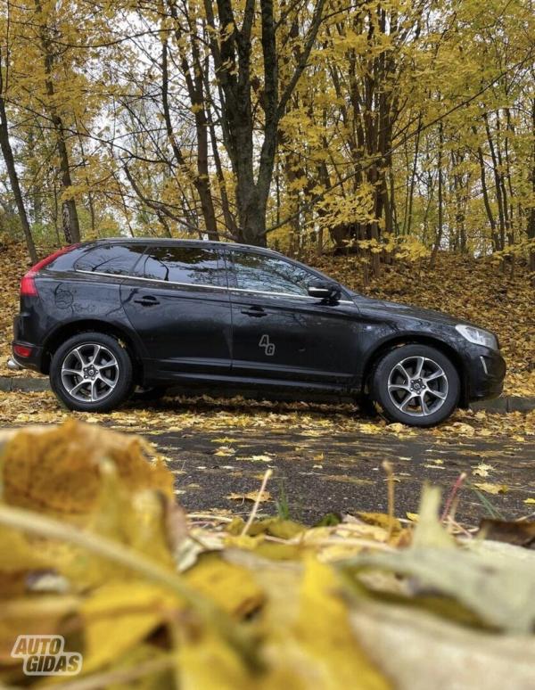 Black Volvo XC60 2016 in Vilnius, with an engine capacity of 2.00 L and mileage of 325 thousand km for 9999 €, photo 3 on AUTOMOTO.COM.LV