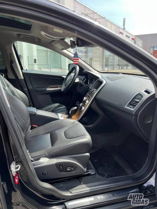 Black Volvo XC60 2016 in Klaipeda, with an engine capacity of 3.00 L and mileage of 284 thousand km for 13800 €, photo 7 on AUTOMOTO.COM.LV