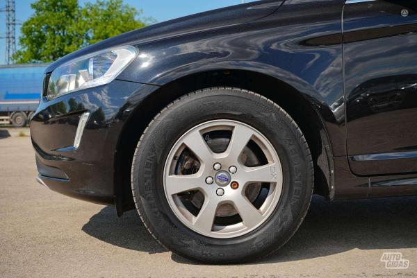 Black Volvo XC60 2016 in Marijampole, with an engine capacity of 2.00 L and mileage of 274 thousand km for 11950 €, photo 6 on AUTOMOTO.COM.LV