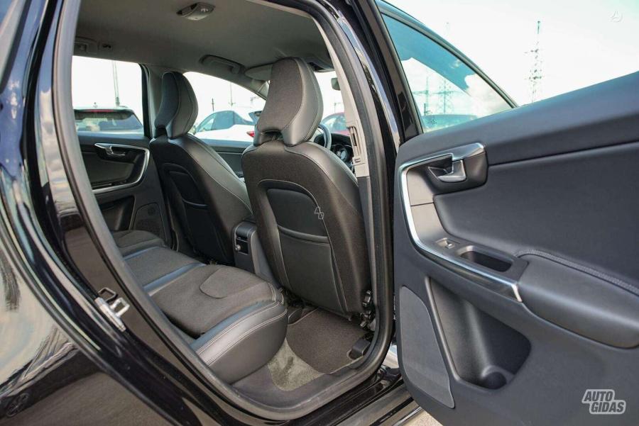 Melns Volvo XC60 2016 Marijampole, ar dzinēja tilpumu 2.00 L un nobraukumu 274 tūkst. km par 11950 €, foto 23 vietnē AUTOMOTO.COM.LV