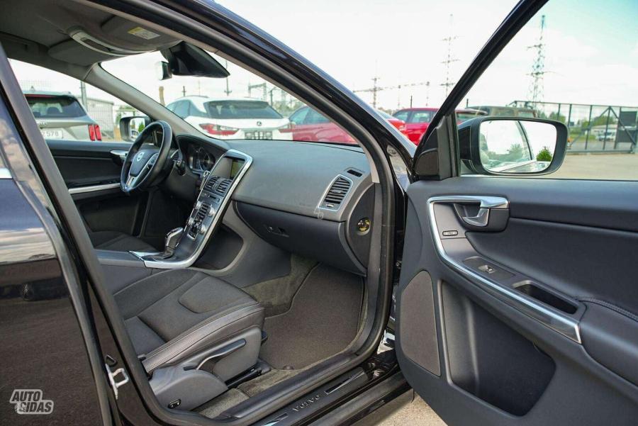 Melns Volvo XC60 2016 Marijampole, ar dzinēja tilpumu 2.00 L un nobraukumu 274 tūkst. km par 11950 €, foto 29 vietnē AUTOMOTO.COM.LV