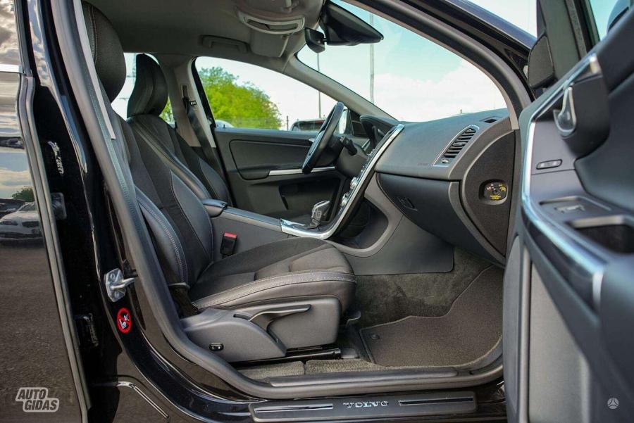 Melns Volvo XC60 2016 Marijampole, ar dzinēja tilpumu 2.00 L un nobraukumu 274 tūkst. km par 11950 €, foto 31 vietnē AUTOMOTO.COM.LV