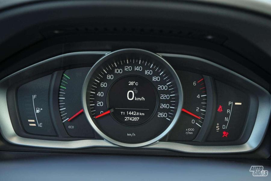 Melns Volvo XC60 2016 Marijampole, ar dzinēja tilpumu 2.00 L un nobraukumu 274 tūkst. km par 11950 €, foto 34 vietnē AUTOMOTO.COM.LV
